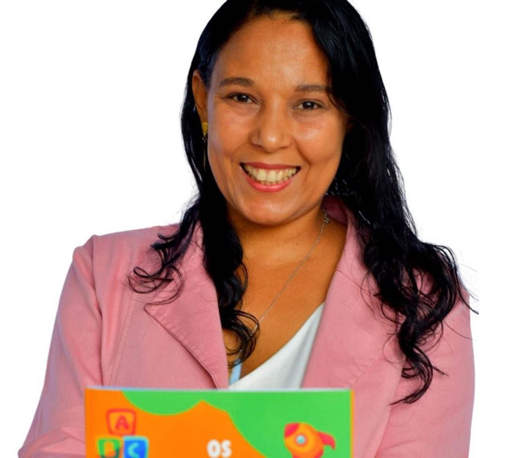 AUTORA CLARA ELAINE LANÇA “ OS DIREITOS DAS CRIANÇAS”